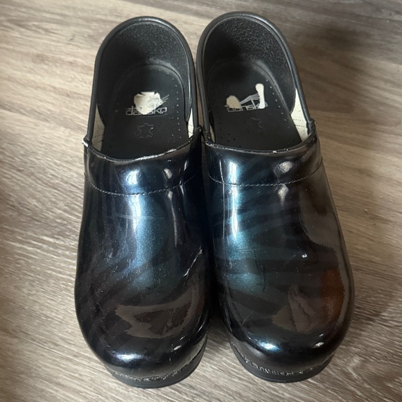 Dansko | Shoes | Dansko Iridescent Black Mules 39 Professional Animal ...